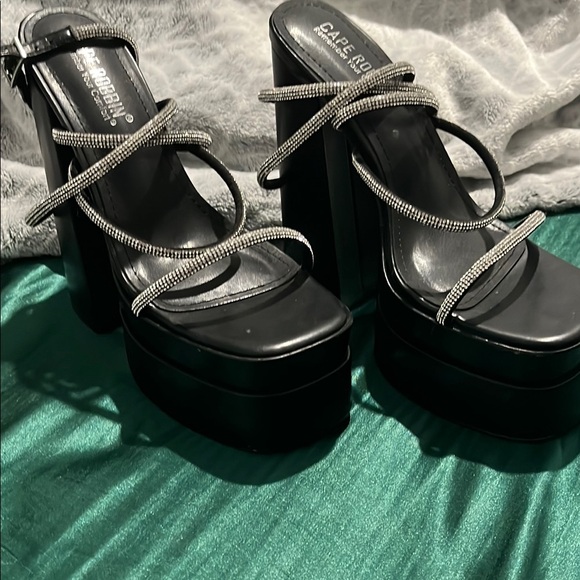 Cape Robbin | Shoes | Cape Robbin Black Platform Sandals | Poshmark